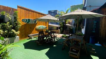 Quarto Twin Básico | 1 quarto, roupa hipoalergénica, cofre com capacidade para portátil