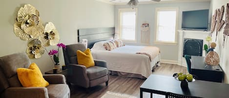 Quarto, banheiro privativo (Doylestown Suite) | Roupas de cama premium, escrivaninha, ferros/tábuas de passar roupa