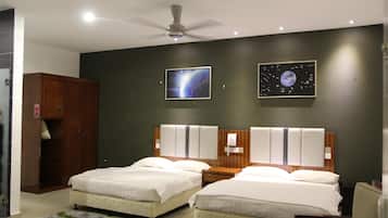 Minibar, cofre no quarto, secretária