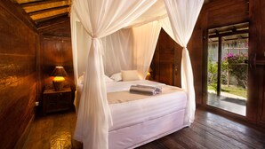 Quarto casal luxo, vista para o jardim | Frigobar, cofres nos quartos, camas extras/dobráveis (sobretaxa)