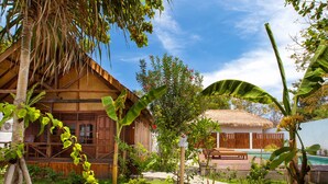 Quarto casal luxo, vista para o jardim | Frigobar, cofres nos quartos, camas extras/dobráveis (sobretaxa)