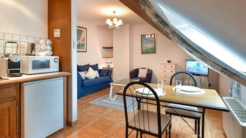 Apartamento Clássico, 1 quarto | Cozinha privada | Um frigorífico, um micro-ondas, uma placa de cozinha