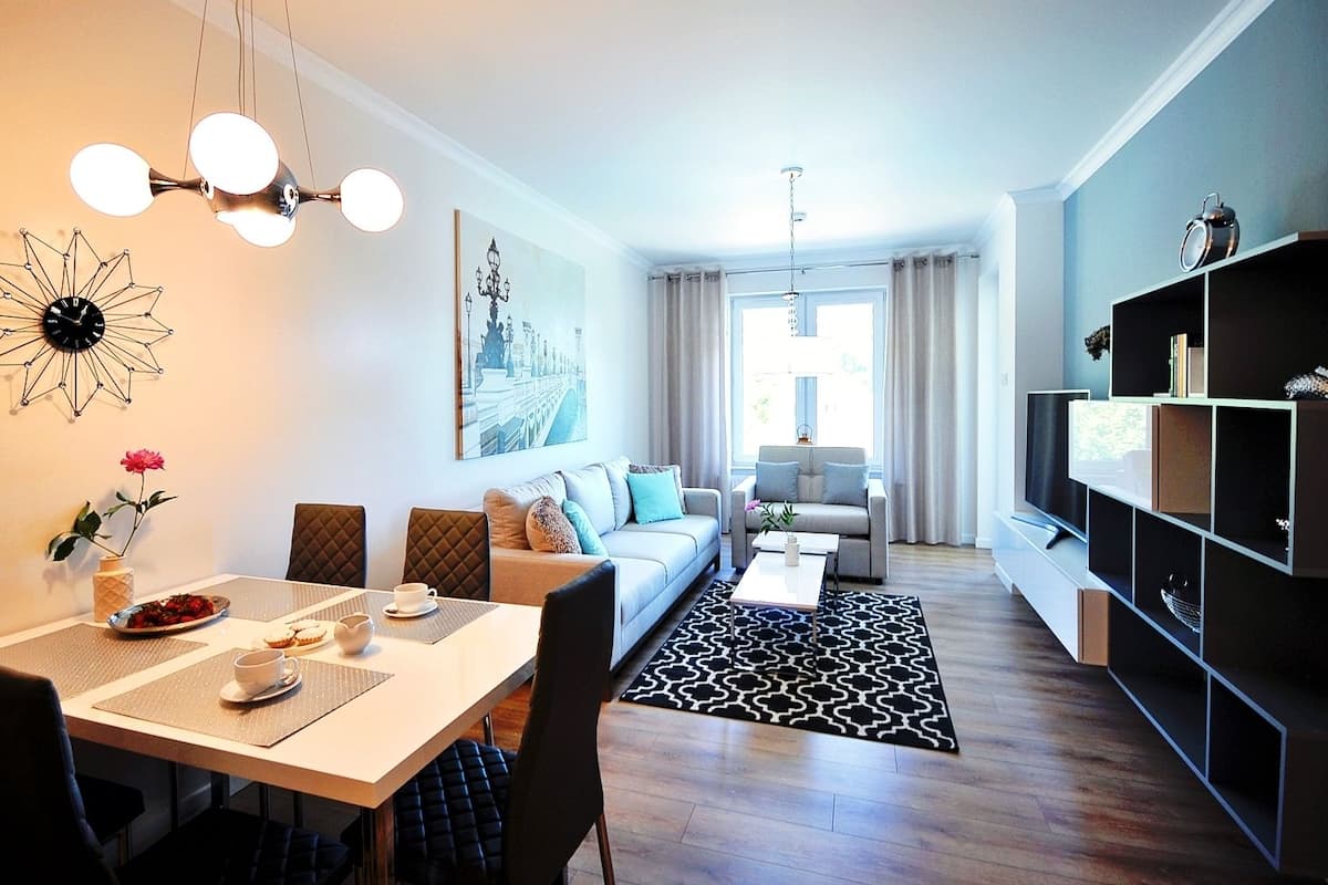 Apartamento luxo, 1 quarto, vista para o parque (B209) | Área de estar | TV de tela plana 42 polegadas com canais a cabo, TV