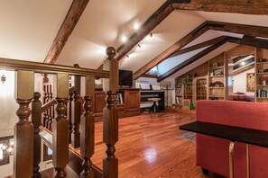 Apartamento, 1 quarto | Sala de estar | TV de ecrã plano 