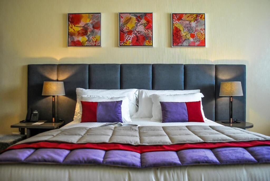 Roupas de cama premium, edredons de pluma, camas com colchões pillow-top