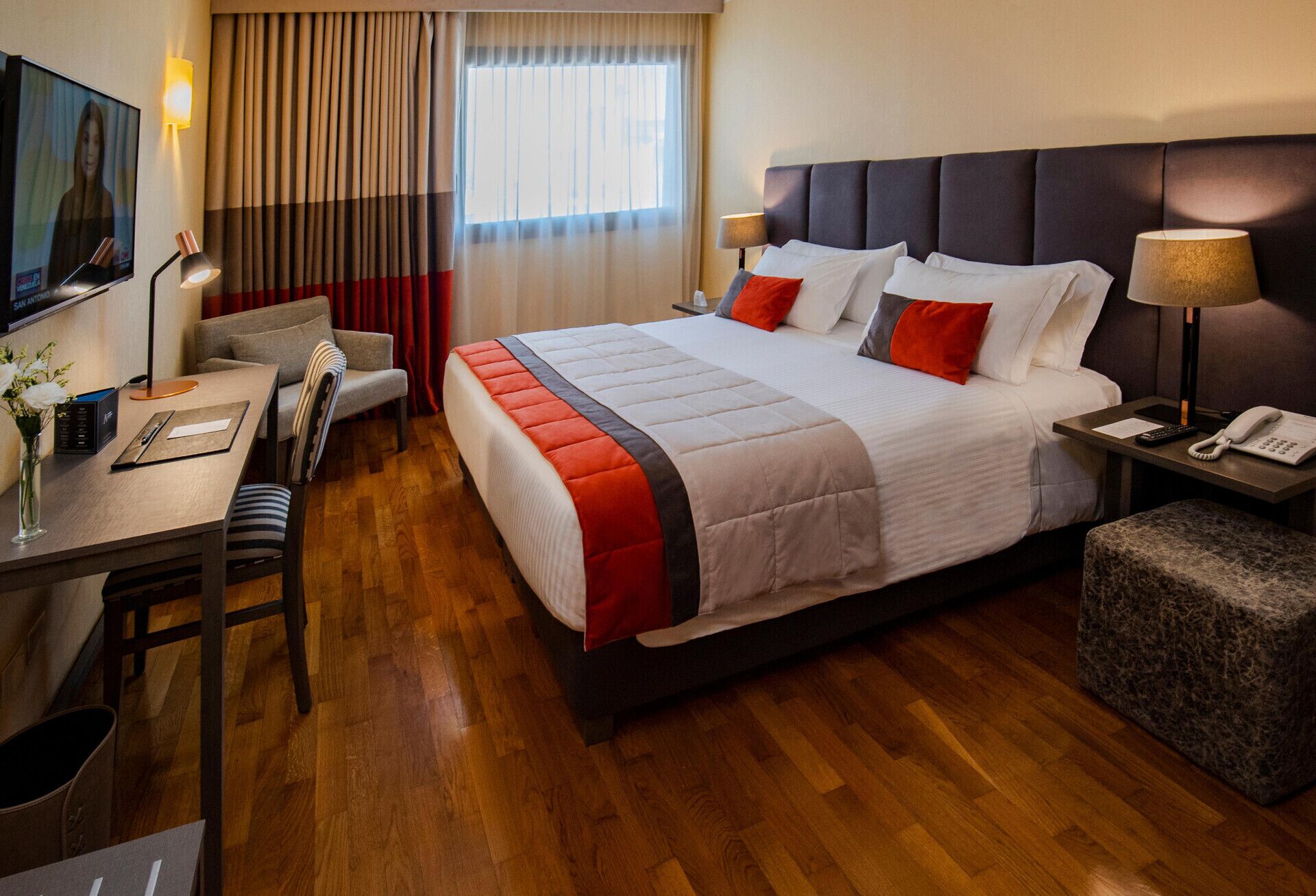 Roupas de cama premium, edredons de pluma, camas com colchões pillow-top