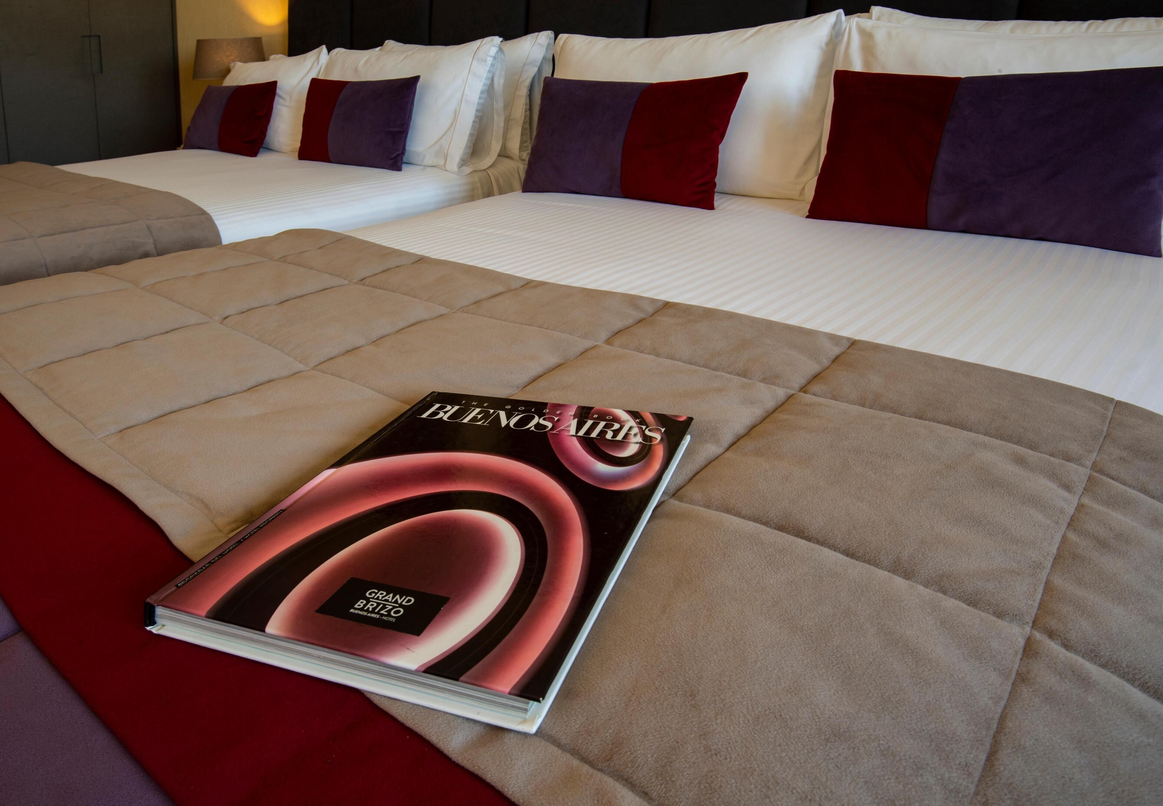 Roupas de cama premium, edredons de pluma, camas com colchões pillow-top