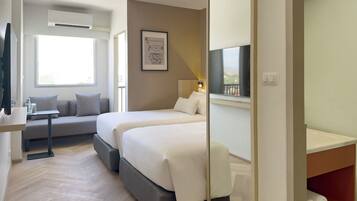 Superior Twin Room Only | Espaço de trabalho para notebook, cortinas blackout, Wi-Fi de cortesia