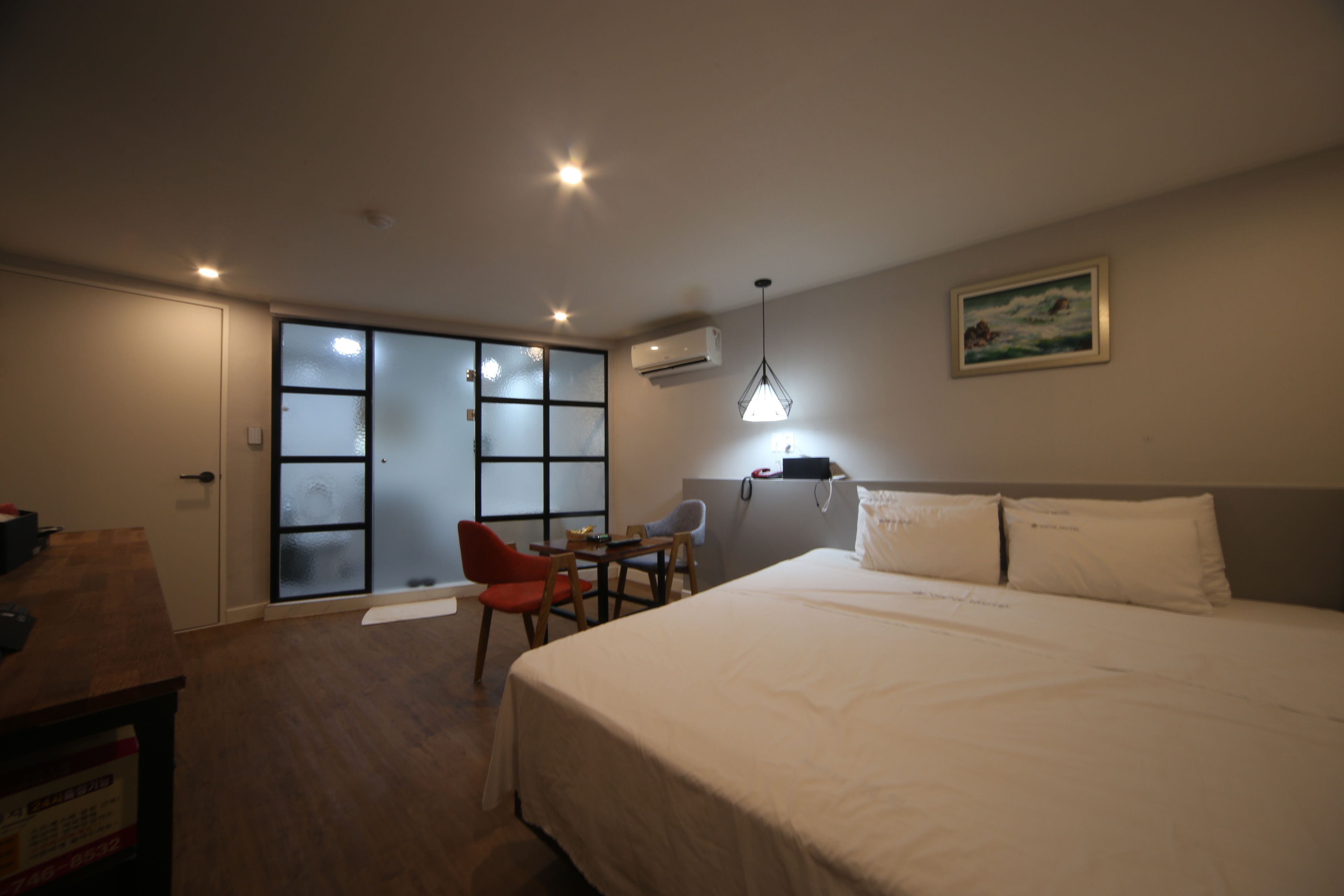 Quarto Standard | Minibar grátis, secretária, Wi-fi grátis 