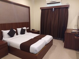 Quarto duplo luxo, 1 quarto, vista para a cidade | 1 quarto, roupas de cama de algodão egípcio, roupas de cama premium