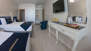 Roupas de cama premium, frigobar, escrivaninha