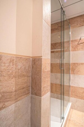 Quarto Duplo Standard | Duche na casa de banho