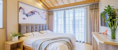 Loft família, várias camas, sacada, no mezanino | 2 quartos, camas com colchões pillow-top, individualmente decorados