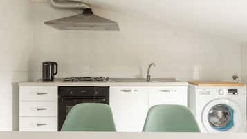 Apartamento Comfort, 2 quartos, varanda, Vista para a cidade | Cozinha privada | Um frigorífico/congelador grande, uma máquina de café expresso