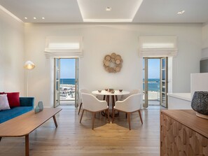 Apartamento Design, 2 quartos (Idomeneus) | Sala de estar | Televisor LED de 37 polegadas com canais via satélite, televisor 