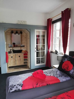 Quarto casal, banheiro compartilhado | Wi-Fi de cortesia, roupa de cama