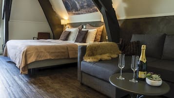 Quarto superluxo, 2 camas de solteiro | Roupas de cama premium, escrivaninha, quartos à prova de som