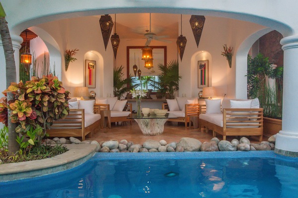 Piscina exterior, da(s) 8:00 à(s) 0:00, toldos gratuitos, guarda-sóis