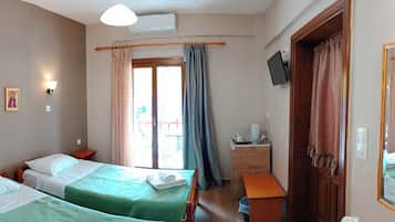 Quarto casal ou duplo clássico, vista para o mar, no piso térreo | 2 quartos, ferros/tábuas de passar roupa, Wi-Fi de cortesia