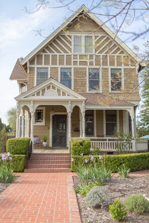 STOWELL HOUSE - Historical charmer steps from downtown - Paso Robles | Vrbo