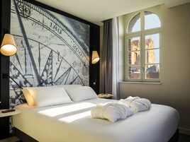 Quarto Privilege, Quarto, 1 cama de casal | Minibar, cofre no quarto, secretária, cortinas/cortinados opacos 