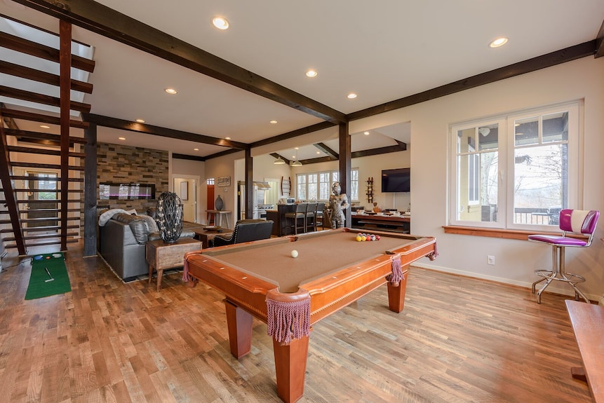 Modern 4br Sugar Mtn Home: Ski Shuttle, Pool Table & Ev Charger; Ac & Fire Pit - Sugar Mountain, NC