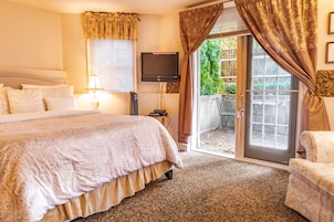 Suite Standard, 1 cama de casal, banheira (Garden Room) | 1 quarto, com decoração personalizada, com mobília individualizada