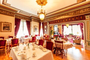 Pequeno-almoço completo diário incluído