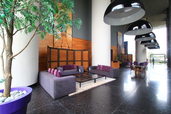 Área de estar no saguão