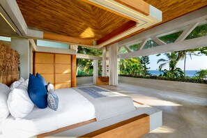 Villa de Luxo, vários quartos, vista para a praia, em frente à praia | 1 quarto, roupa de alta qualidade, minibar, cofre no quarto 