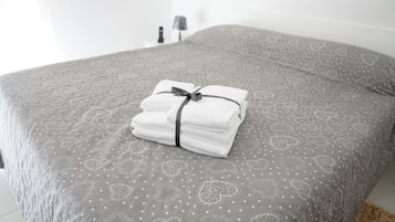 Quarto Duplo Deluxe | Lençóis italianos Frette, roupa de alta qualidade, edredões de penas