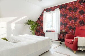 Quarto duplo, banheiro privativo | Individualmente decorados, individualmente mobiliados, cortinas blackout