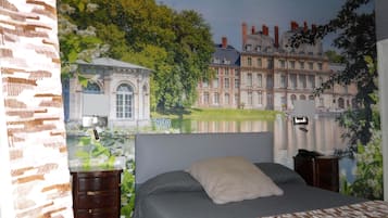 Quarto Triplo | Cofre no quarto, secretária, Wi-fi grátis, roupa de cama fornecida