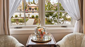 Quarto luxo, 1 cama King, vista para a cidade | Vista para o jardim