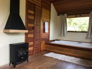 Chalé, vista para a montanha | 1 quarto, frigobar, Wi-Fi de cortesia, roupa de cama