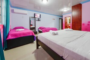 Quarto luxo | Ferros/tábuas de passar roupa, Wi-Fi de cortesia, roupa de cama