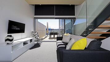 Apartamento, 1 quarto (Mode 406) | Sala de estar | Smart TV