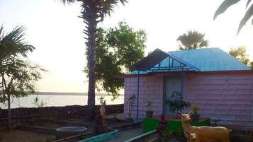 Casa de campo superluxo, 1 cama King, banheiro privativo, vista para o lago | 1 quarto, roupas de cama premium, individualmente decorados