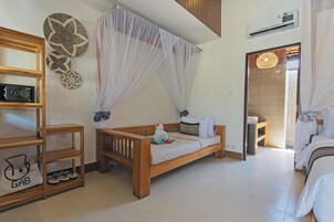 Quarto Triplo Deluxe | Cofre no quarto, cortinas/cortinados opacos, quartos insonorizados 