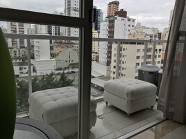 Apartamento família, 3 quartos, para não fumantes, vista para a cidade | Sacada