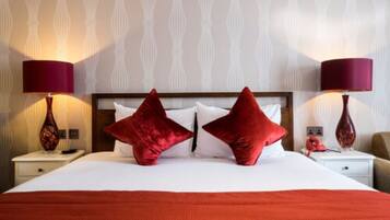 Minibar, cofre no quarto, secretária, cortinas/cortinados opacos