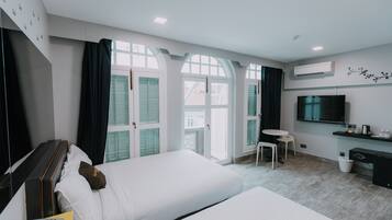 Quarto Familiar, varanda | Cofre no quarto, ferro/tábua de engomar, Wi-fi grátis