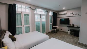 Quarto Familiar, varanda | Cofre no quarto, ferro/tábua de engomar, Wi-fi grátis