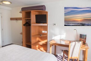 Escrivaninha, ferros/tábuas de passar roupa, Wi-Fi de cortesia