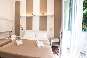 Quarto Duplo Standard, Vista para a cidade | Wi-fi grátis, roupa de cama fornecida 
