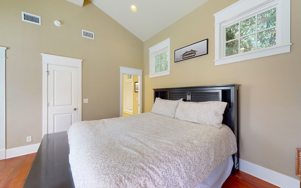 Come Enjoy This Large Family Friendly Cottage In The Village W/private Pool - 플로리다