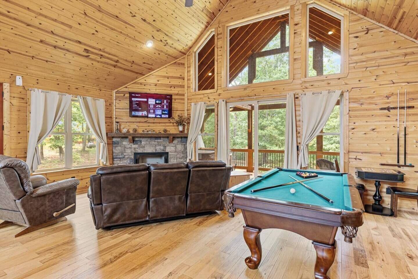 Dreamscape  Secluded Romantic Getaway Near Helen With Hot Tub & Fireplace - Clarkesville, GA