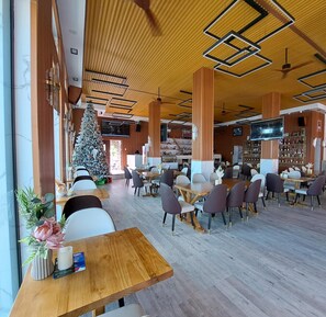 Café da manhã, almoço e jantar