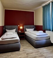 Quarto Twin Económico | Secretária, Wi-fi grátis