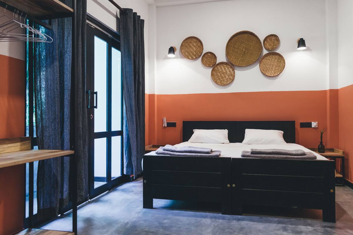 Quarto Quádruplo Familiar, 1 quarto, varanda | 1 quarto, roupa de alta qualidade, secretária, Wi-fi grátis 